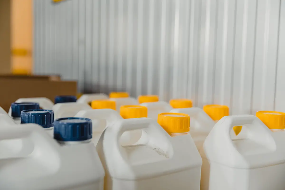 3 Ways To Fix Spider Cracks in Fiberglass Pools - Backyard Pool Guy